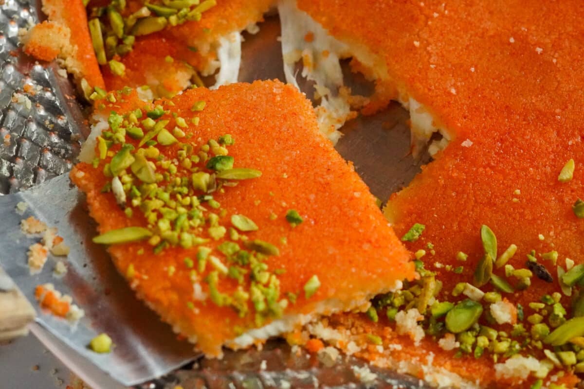 Knafeh Na'ameh (Nabulsi Knafeh) - FalasteeniFoodie