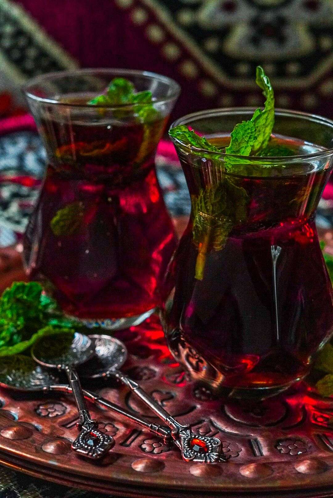 Middle Eastern Mint Tea (Shai Bi Na'Na) - FalasteeniFoodie