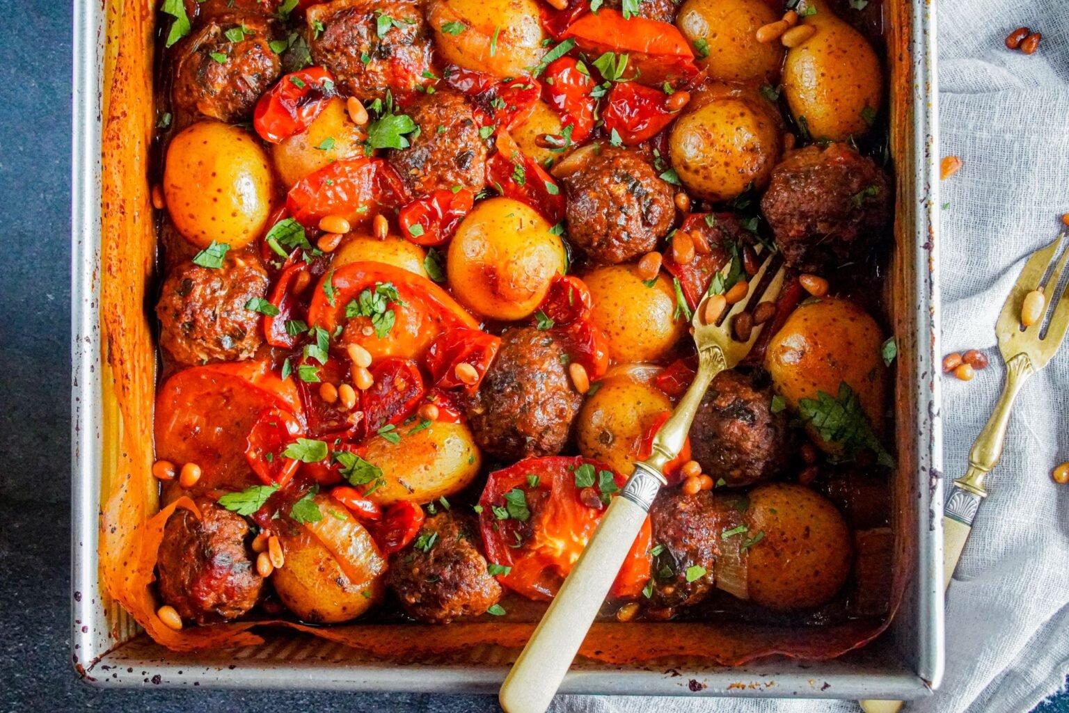 Kafta Bi Bandora (Middle Eastern Kafta in Tomato Sauce) - FalasteeniFoodie